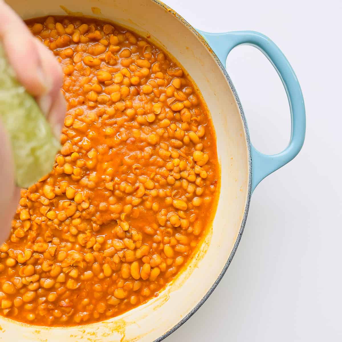 Tangy White Beans with Garlic, Tomato and Lime - daraeats